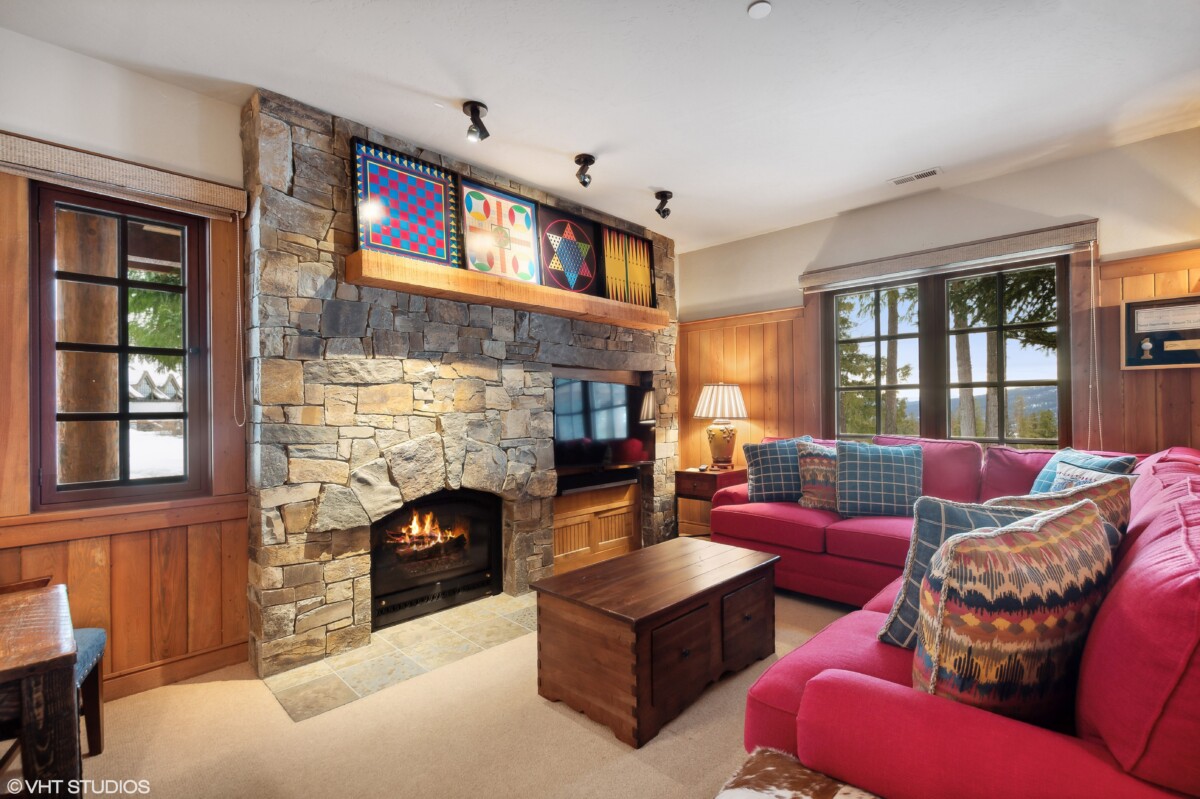 2201 Larkspur Lane – Iron Horse Golf Club